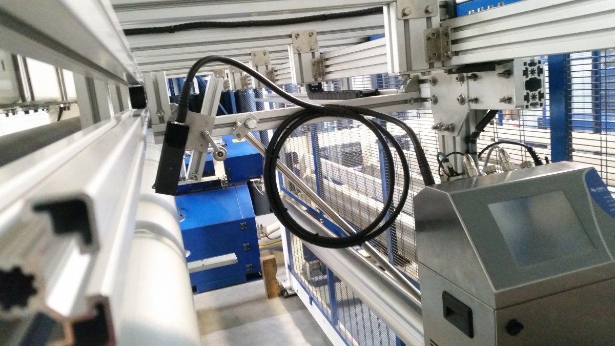 Automated linear traverse with inkjet printer - Coding-machines